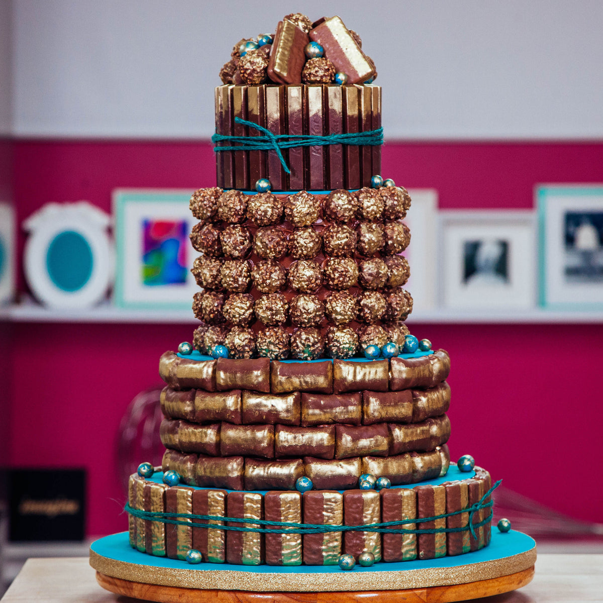 Chocolate Bar Mega Cake – HOW TO CAKE IT